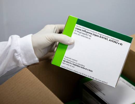 Vacina da gripe: Butantan entrega primeiro lote de 19,8 milhões de ...