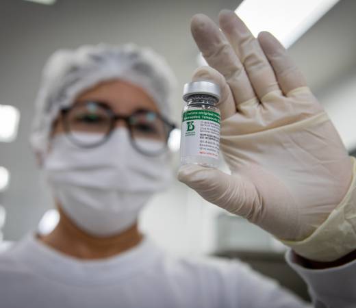 Vacina trivalente da gripe do Butantan protege contra vírus influenza ...